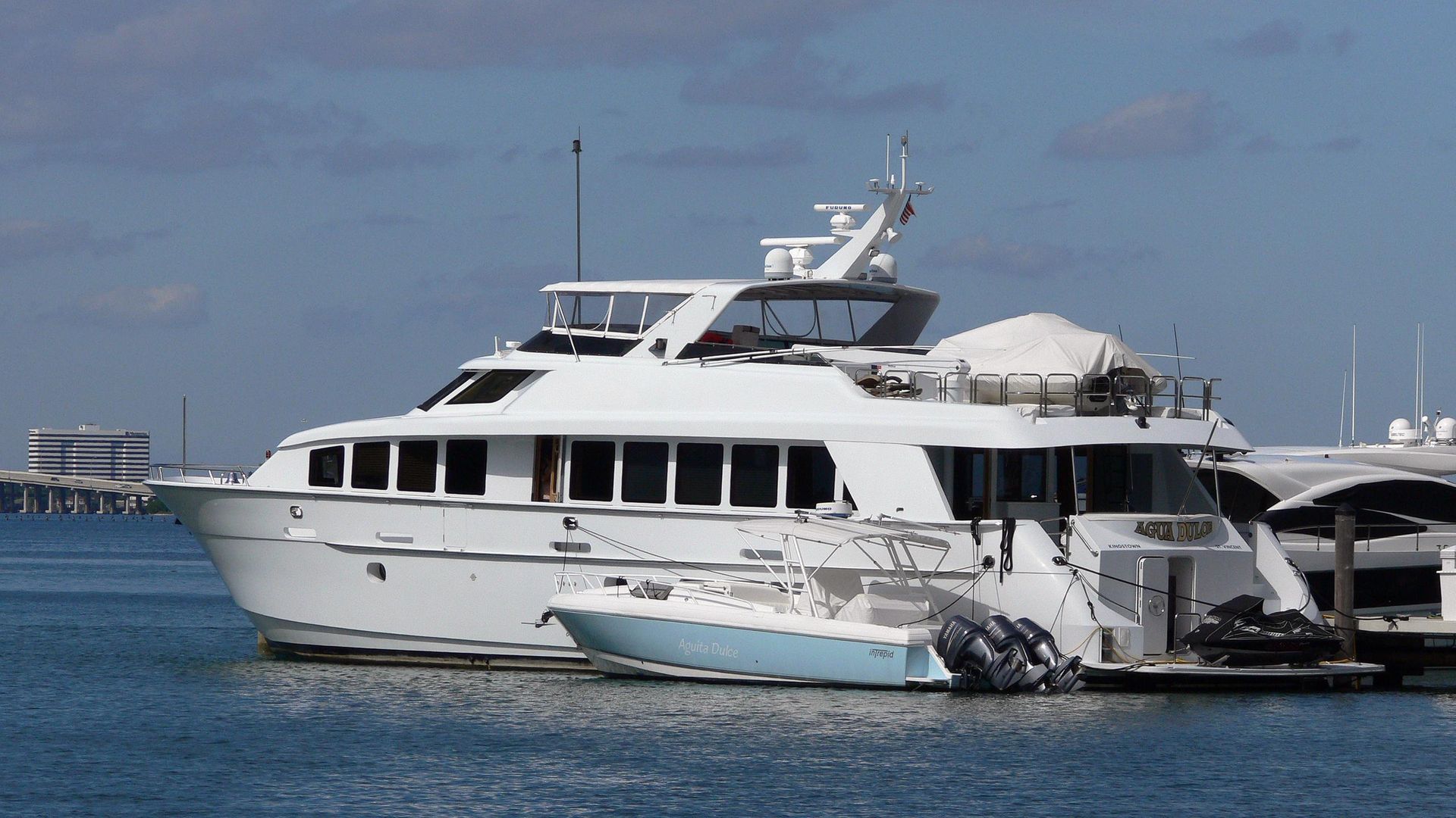 Agua Dulce yacht (Hatteras, 28.29m, 2000)